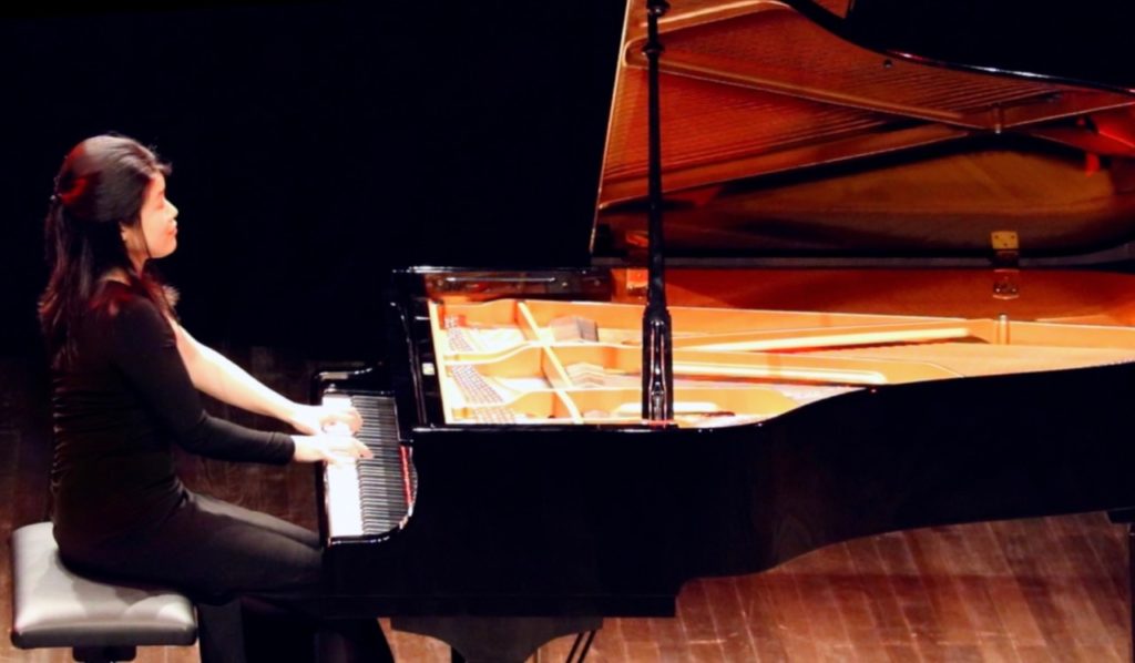 Pianiste Vivianne Cheng zet Muziekkamer Oegstgeest in vuur en vlam - De ...