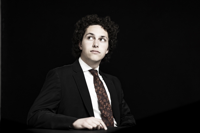 Pianist Nikola Meeuwsen imponeert in muzikaal repertoire - De Nieuwe Muze